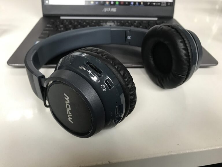Circumaural vs Supra Aural Headphones in 2026: Which is Better? | Tech ...