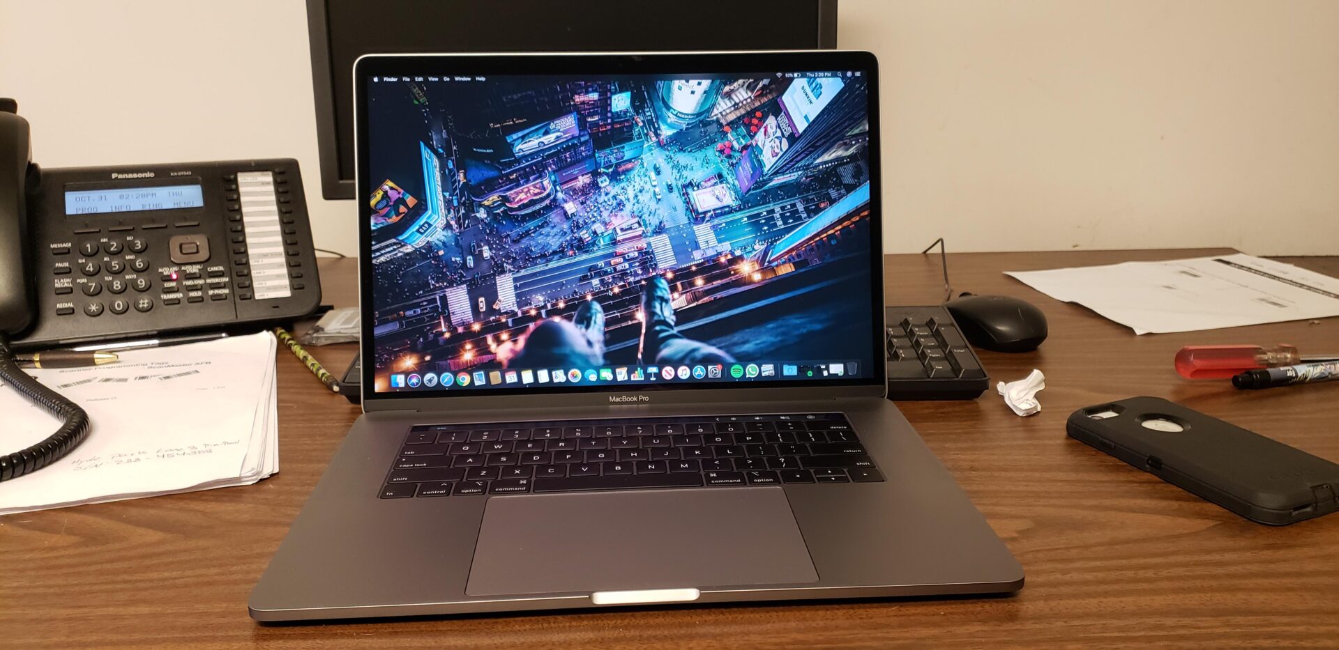 Alienware M15 vs Apple MacBook Pro 2025: Which is Better? | Tech ...